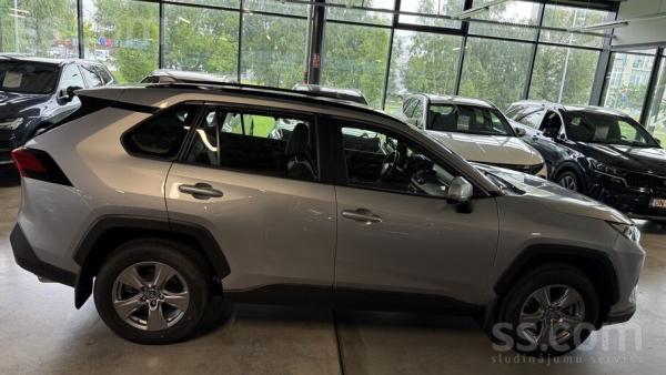 Pelēks Toyota RAV4 2024 Rīga, ar dzinēja tilpumu 2.50 L un nobraukumu 58 tūkst. km par 30900 €, foto 9 vietnē AUTOMOTO.COM.LV