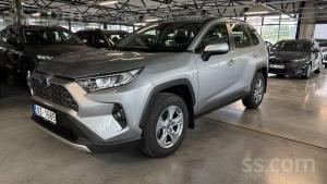 Pelēks Toyota RAV4 2024 Rīga, ar dzinēja tilpumu 2.50 L un nobraukumu 58 tūkst. km par 30900 €, foto 1 vietnē AUTOMOTO.COM.LV