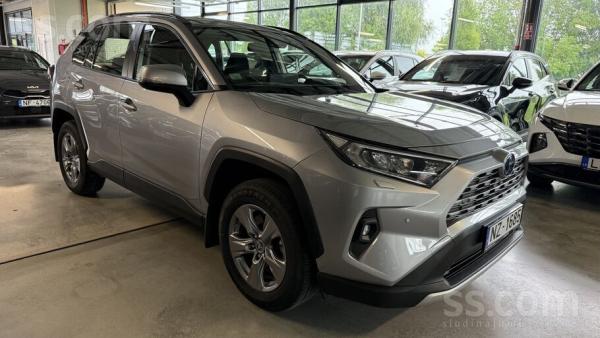 Pelēks Toyota RAV4 2024 Rīga, ar dzinēja tilpumu 2.50 L un nobraukumu 58 tūkst. km par 30900 €, foto 6 vietnē AUTOMOTO.COM.LV