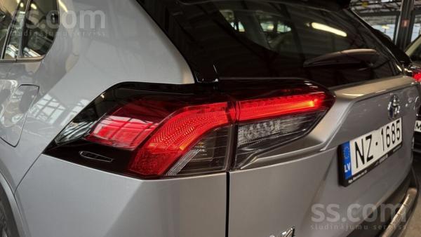 Pelēks Toyota RAV4 2024 Rīga, ar dzinēja tilpumu 2.50 L un nobraukumu 58 tūkst. km par 30900 €, foto 9 vietnē AUTOMOTO.COM.LV