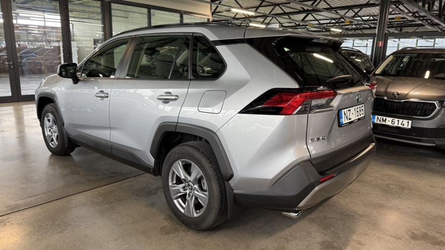 Grey Toyota RAV4 2024 in Riga, with an engine capacity of 2.50 L and mileage of 58 thousand km for 3090000 €, photo 3 on AUTOMOTO.COM.LV