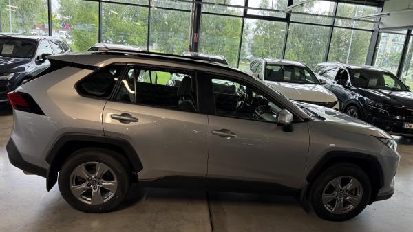Pelēks Toyota RAV4 2024 Rīga, ar dzinēja tilpumu 2.50 L un nobraukumu 58 tūkst. km par 3090000 €, foto 4 vietnē AUTOMOTO.COM.LV