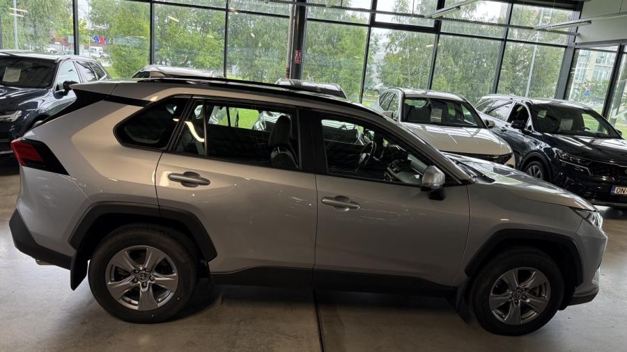 Grey Toyota RAV4 2024 in Riga, with an engine capacity of 2.50 L and mileage of 58 thousand km for 3090000 €, photo 5 on AUTOMOTO.COM.LV