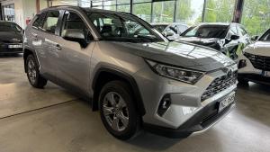 Grey Toyota RAV4 2024 in Riga, with an engine capacity of 2.50 L and mileage of 58 thousand km for 3090000 €, photo 6 on AUTOMOTO.COM.LV