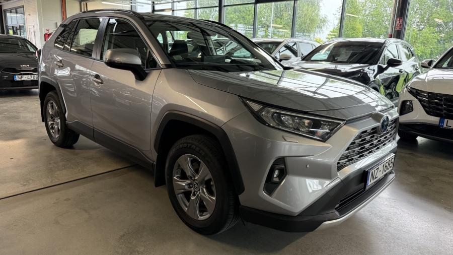 Grey Toyota RAV4 2024 in Riga, with an engine capacity of 2.50 L and mileage of 58 thousand km for 3090000 €, photo 6 on AUTOMOTO.COM.LV