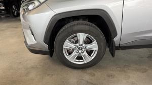 Grey Toyota RAV4 2024 in Riga, with an engine capacity of 2.50 L and mileage of 58 thousand km for 3090000 €, photo 7 on AUTOMOTO.COM.LV