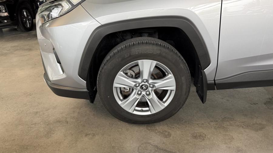 Grey Toyota RAV4 2024 in Riga, with an engine capacity of 2.50 L and mileage of 58 thousand km for 3090000 €, photo 7 on AUTOMOTO.COM.LV