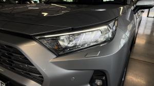 Grey Toyota RAV4 2024 in Riga, with an engine capacity of 2.50 L and mileage of 58 thousand km for 3090000 €, photo 8 on AUTOMOTO.COM.LV
