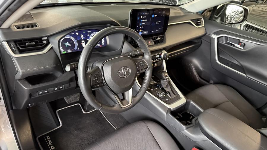 Grey Toyota RAV4 2024 in Riga, with an engine capacity of 2.50 L and mileage of 58 thousand km for 3090000 €, photo 11 on AUTOMOTO.COM.LV