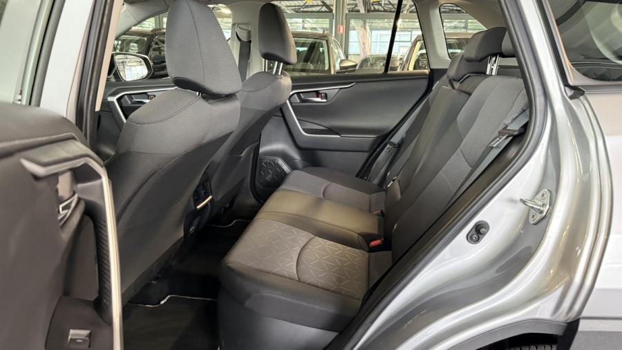Grey Toyota RAV4 2024 in Riga, with an engine capacity of 2.50 L and mileage of 58 thousand km for 3090000 €, photo 12 on AUTOMOTO.COM.LV