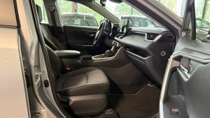 Grey Toyota RAV4 2024 in Riga, with an engine capacity of 2.50 L and mileage of 58 thousand km for 3090000 €, photo 15 on AUTOMOTO.COM.LV