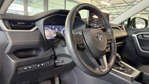 Grey Toyota RAV4 2024 in Riga, with an engine capacity of 2.50 L and mileage of 58 thousand km for 3090000 €, photo 17 on AUTOMOTO.COM.LV
