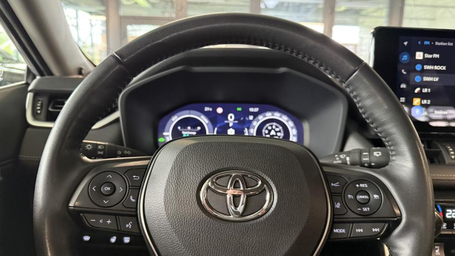 Grey Toyota RAV4 2024 in Riga, with an engine capacity of 2.50 L and mileage of 58 thousand km for 3090000 €, photo 18 on AUTOMOTO.COM.LV