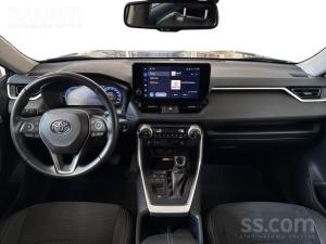 Grey Toyota RAV4 2024 in Riga, with an engine capacity of 2.50 L and mileage of 65 thousand km for 35990 €, photo 9 on AUTOMOTO.COM.LV