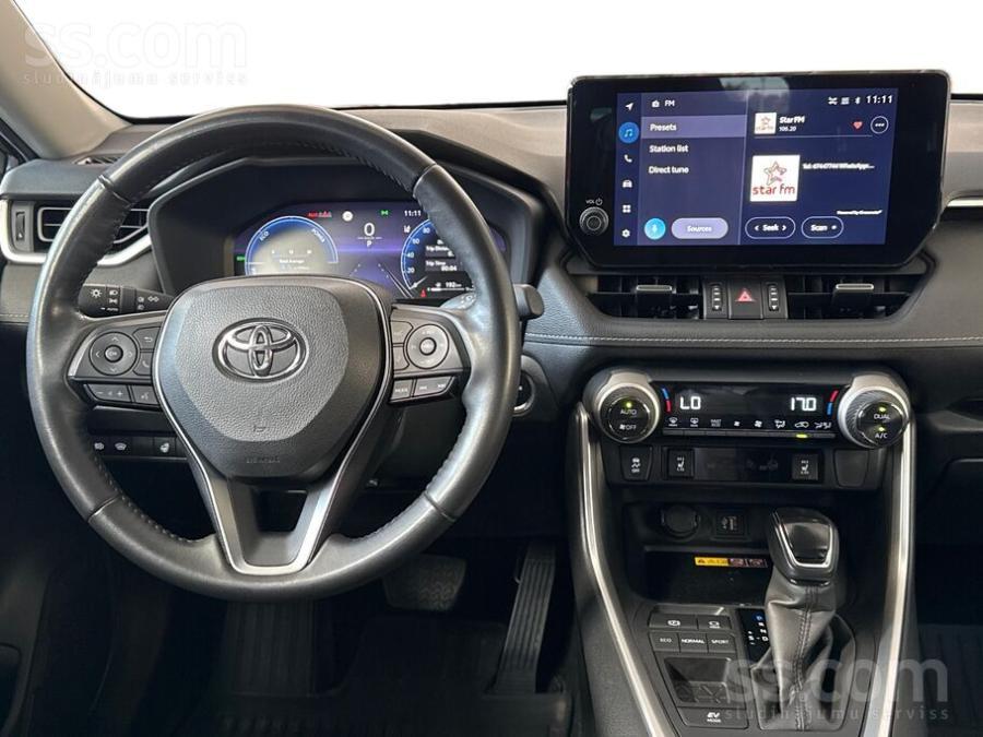 Grey Toyota RAV4 2024 in Riga, with an engine capacity of 2.50 L and mileage of 65 thousand km for 35990 €, photo 10 on AUTOMOTO.COM.LV