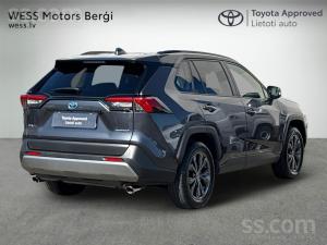 Pelēks Toyota RAV4 2024 Rīga, ar dzinēja tilpumu 2.50 L un nobraukumu 65 tūkst. km par 35990 €, foto 3 vietnē AUTOMOTO.COM.LV