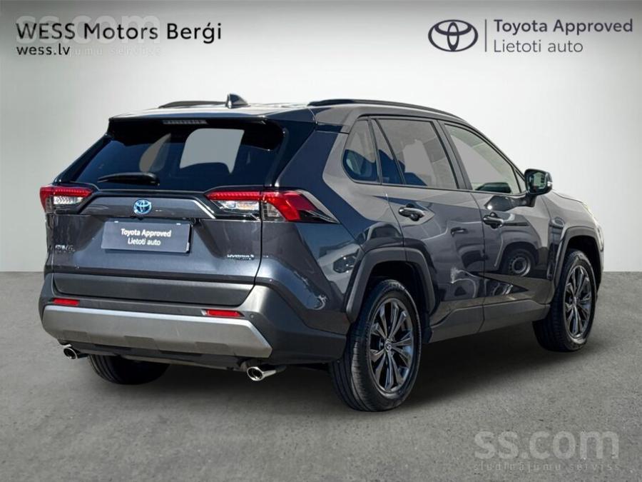 Pelēks Toyota RAV4 2024 Rīga, ar dzinēja tilpumu 2.50 L un nobraukumu 65 tūkst. km par 35990 €, foto 3 vietnē AUTOMOTO.COM.LV