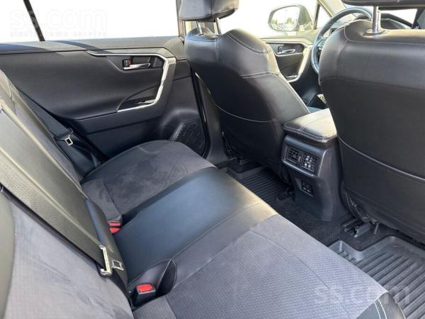 Pelēks Toyota RAV4 2024 Rīga, ar dzinēja tilpumu 2.50 L un nobraukumu 65 tūkst. km par 35990 €, foto 7 vietnē AUTOMOTO.COM.LV