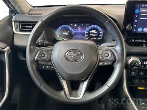 Pelēks Toyota RAV4 2024 Rīga, ar dzinēja tilpumu 2.50 L un nobraukumu 65 tūkst. km par 35990 €, foto 13 vietnē AUTOMOTO.COM.LV
