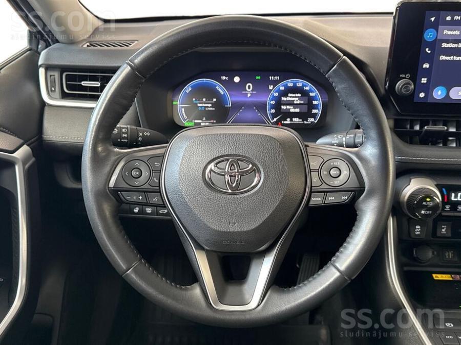 Pelēks Toyota RAV4 2024 Rīga, ar dzinēja tilpumu 2.50 L un nobraukumu 65 tūkst. km par 35990 €, foto 13 vietnē AUTOMOTO.COM.LV