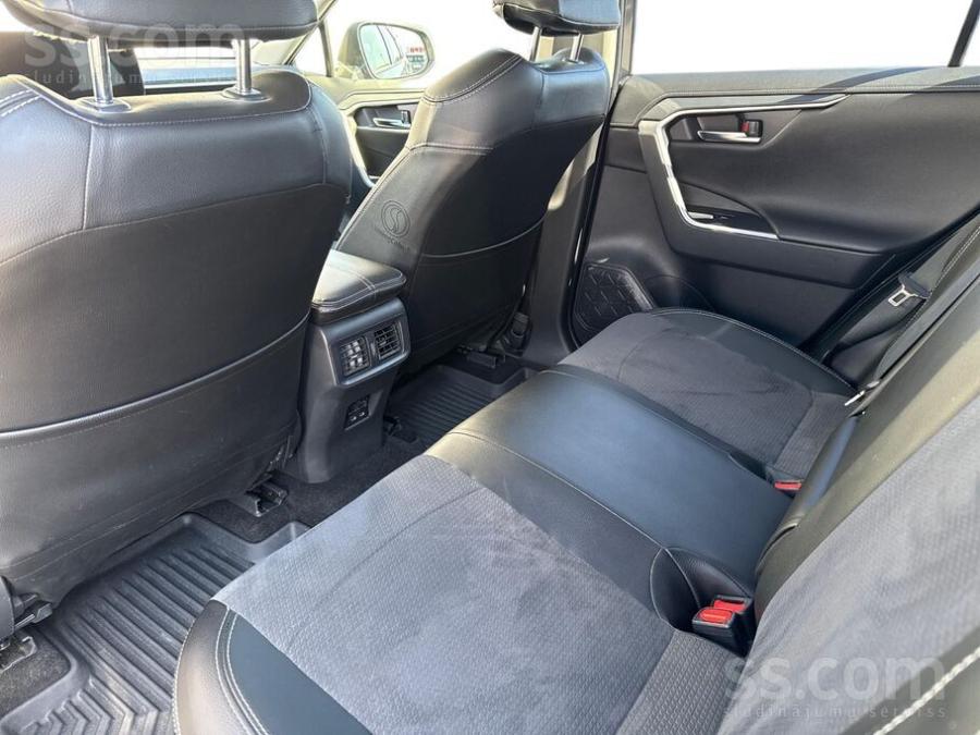 Pelēks Toyota RAV4 2024 Rīga, ar dzinēja tilpumu 2.50 L un nobraukumu 65 tūkst. km par 35990 €, foto 23 vietnē AUTOMOTO.COM.LV