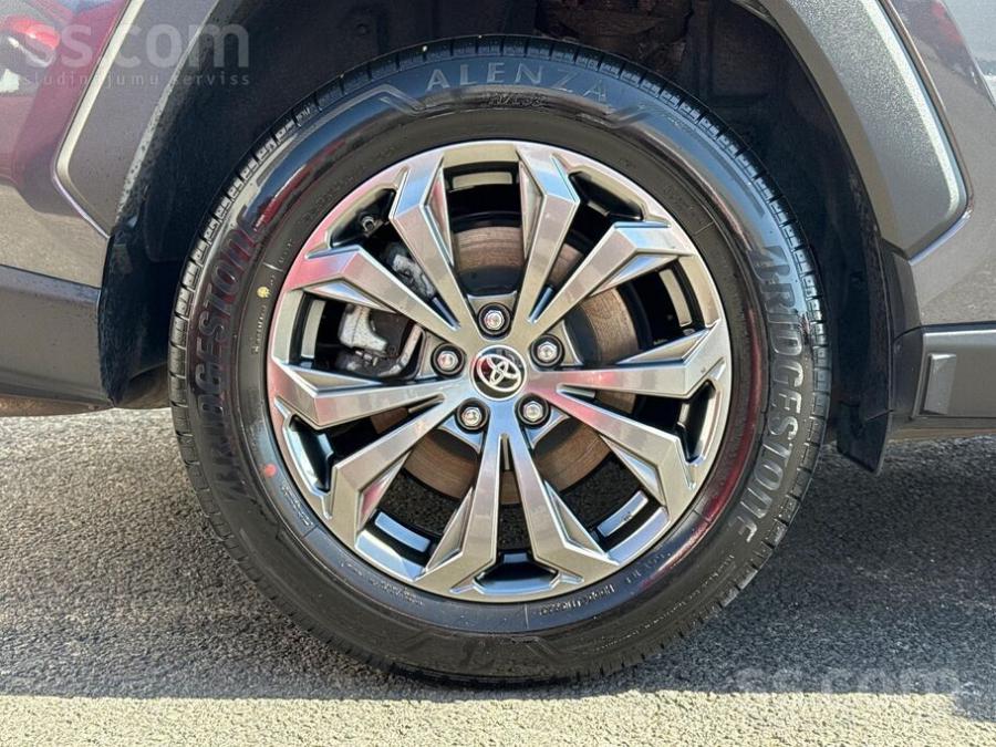 Pelēks Toyota RAV4 2024 Rīga, ar dzinēja tilpumu 2.50 L un nobraukumu 65 tūkst. km par 35990 €, foto 24 vietnē AUTOMOTO.COM.LV