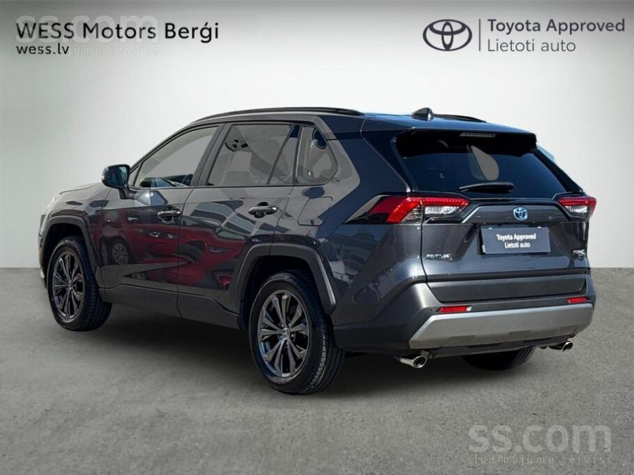 Pelēks Toyota RAV4 2024 Rīga, ar dzinēja tilpumu 2.50 L un nobraukumu 65 tūkst. km par 35990 €, foto 26 vietnē AUTOMOTO.COM.LV