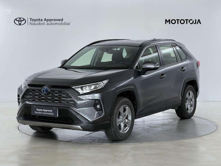Pelēks Toyota RAV4 2024 Viļņa, ar dzinēja tilpumu 2.49 L un nobraukumu 33 tūkst. km par 38900 €, foto 1 vietnē AUTOMOTO.COM.LV
