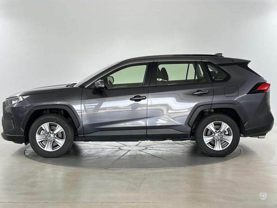 Pelēks Toyota RAV4 2024 Viļņa, ar dzinēja tilpumu 2.49 L un nobraukumu 33 tūkst. km par 38900 €, foto 4 vietnē AUTOMOTO.COM.LV