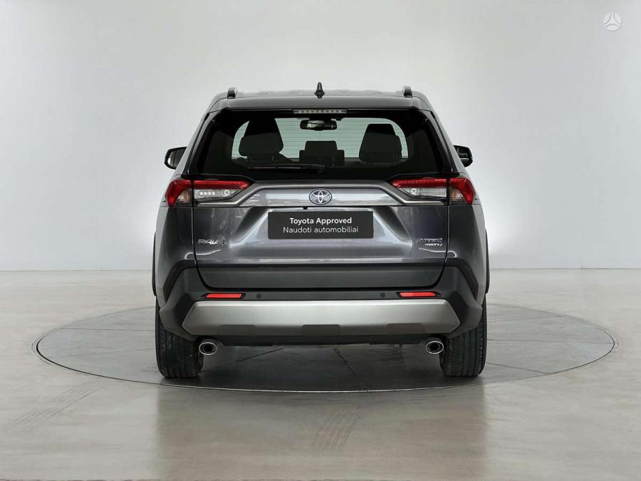 Pelēks Toyota RAV4 2024 Viļņa, ar dzinēja tilpumu 2.49 L un nobraukumu 33 tūkst. km par 38900 €, foto 5 vietnē AUTOMOTO.COM.LV