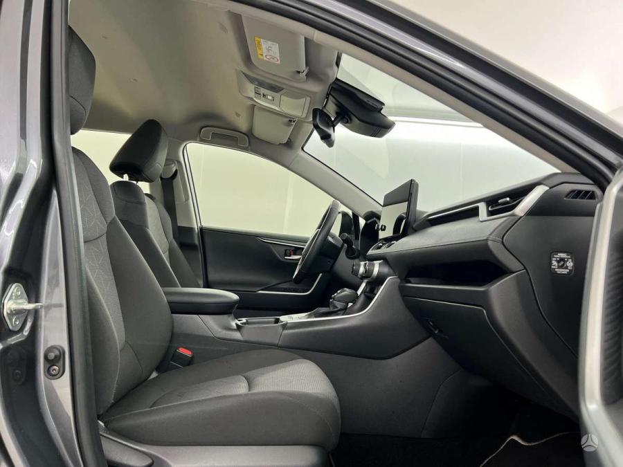 Pelēks Toyota RAV4 2024 Viļņa, ar dzinēja tilpumu 2.49 L un nobraukumu 33 tūkst. km par 38900 €, foto 7 vietnē AUTOMOTO.COM.LV