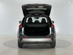 Pelēks Toyota RAV4 2024 Viļņa, ar dzinēja tilpumu 2.49 L un nobraukumu 33 tūkst. km par 38900 €, foto 11 vietnē AUTOMOTO.COM.LV