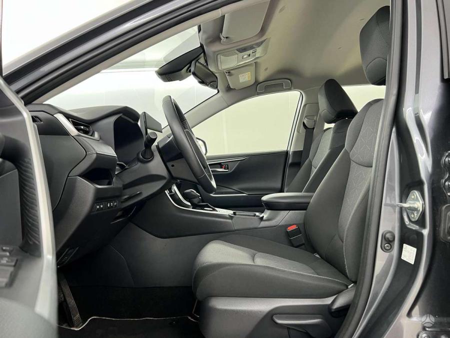 Pelēks Toyota RAV4 2024 Viļņa, ar dzinēja tilpumu 2.49 L un nobraukumu 33 tūkst. km par 38900 €, foto 12 vietnē AUTOMOTO.COM.LV