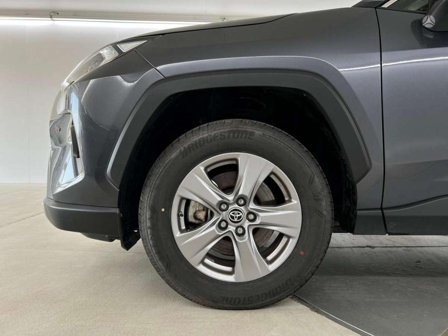 Pelēks Toyota RAV4 2024 Viļņa, ar dzinēja tilpumu 2.49 L un nobraukumu 33 tūkst. km par 38900 €, foto 16 vietnē AUTOMOTO.COM.LV