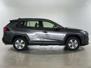 Pelēks Toyota RAV4 2024 Viļņa, ar dzinēja tilpumu 2.49 L un nobraukumu 33 tūkst. km par 38900 €, foto 17 vietnē AUTOMOTO.COM.LV