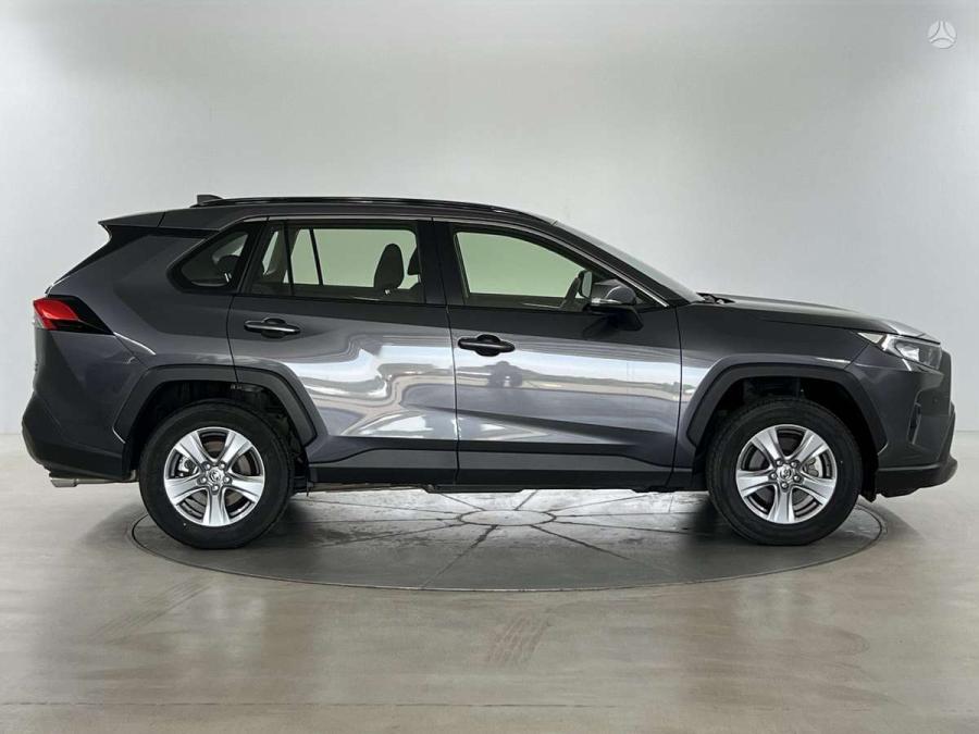 Pelēks Toyota RAV4 2024 Viļņa, ar dzinēja tilpumu 2.49 L un nobraukumu 33 tūkst. km par 38900 €, foto 17 vietnē AUTOMOTO.COM.LV