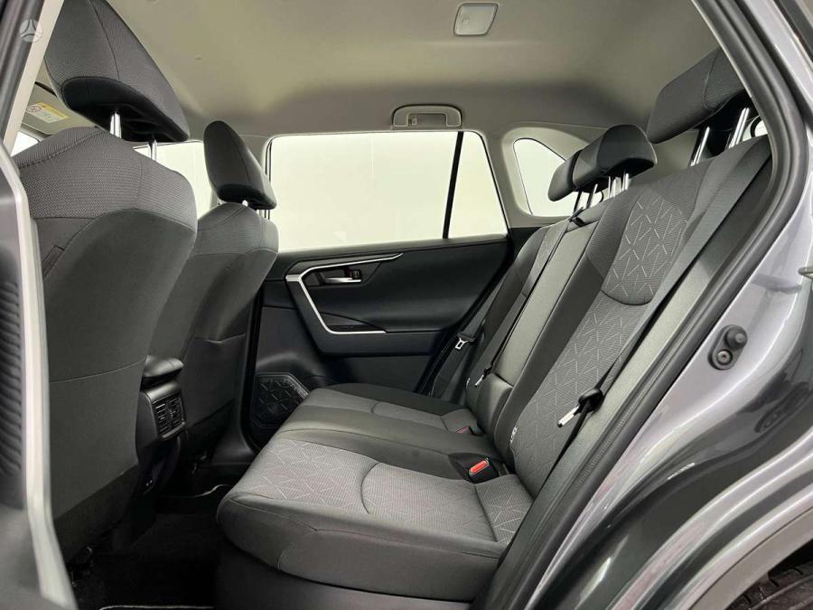 Pelēks Toyota RAV4 2024 Viļņa, ar dzinēja tilpumu 2.49 L un nobraukumu 33 tūkst. km par 38900 €, foto 20 vietnē AUTOMOTO.COM.LV