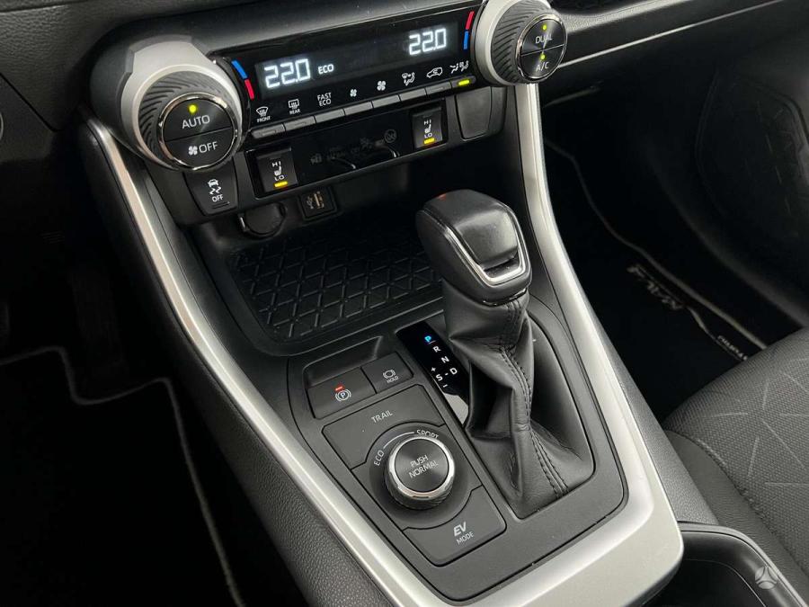 Pelēks Toyota RAV4 2024 Viļņa, ar dzinēja tilpumu 2.49 L un nobraukumu 33 tūkst. km par 38900 €, foto 24 vietnē AUTOMOTO.COM.LV