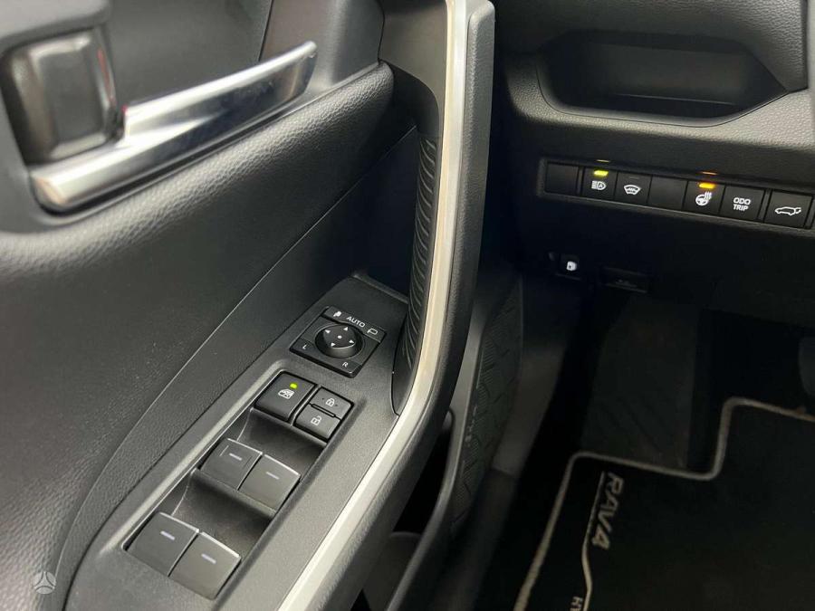 Pelēks Toyota RAV4 2024 Viļņa, ar dzinēja tilpumu 2.49 L un nobraukumu 33 tūkst. km par 38900 €, foto 26 vietnē AUTOMOTO.COM.LV