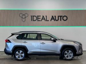 Grey Toyota RAV4 2024 in Tallinn, with an engine capacity of 2.50 L and mileage of 51 thousand km for 34990 €, photo 4 on AUTOMOTO.COM.LV