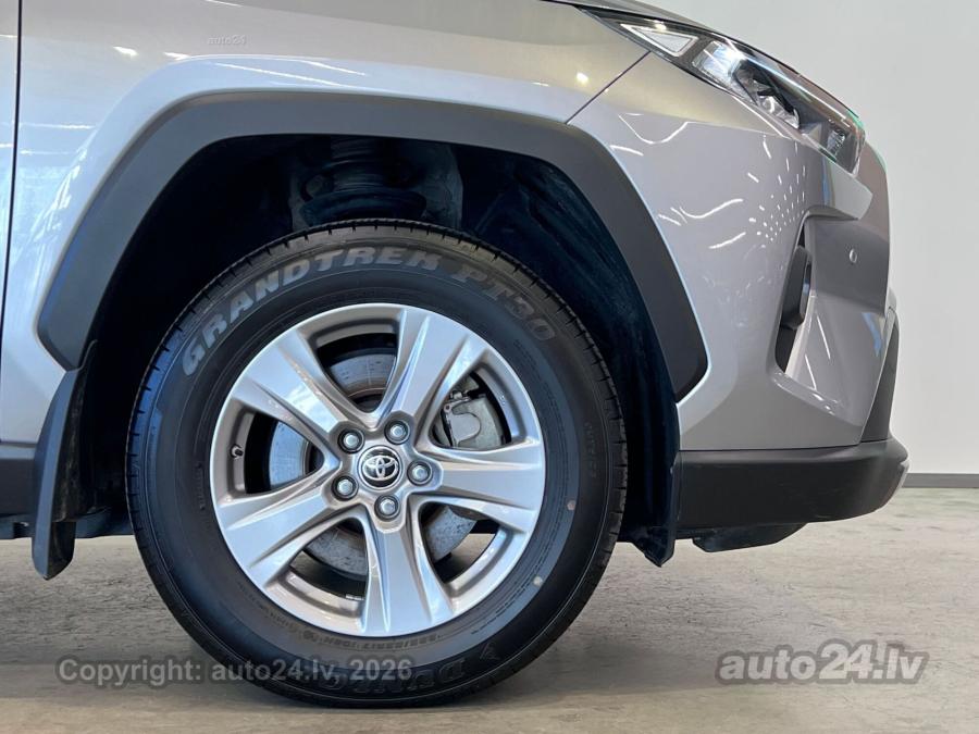 Grey Toyota RAV4 2024 in Tallinn, with an engine capacity of 2.50 L and mileage of 51 thousand km for 34990 €, photo 6 on AUTOMOTO.COM.LV