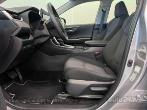 Grey Toyota RAV4 2024 in Tallinn, with an engine capacity of 2.50 L and mileage of 51 thousand km for 34990 €, photo 7 on AUTOMOTO.COM.LV