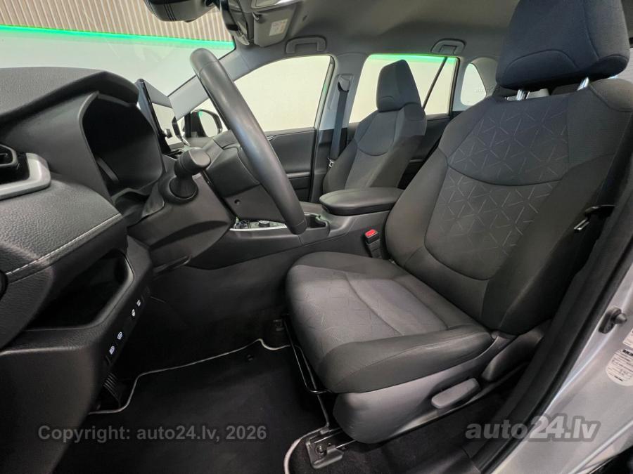 Grey Toyota RAV4 2024 in Tallinn, with an engine capacity of 2.50 L and mileage of 51 thousand km for 34990 €, photo 8 on AUTOMOTO.COM.LV