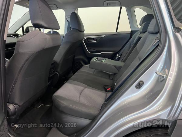 Pelēks Toyota RAV4 2024 Tallina, ar dzinēja tilpumu 2.50 L un nobraukumu 51 tūkst. km par 34990 €, foto 9 vietnē AUTOMOTO.COM.LV