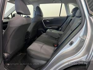 Grey Toyota RAV4 2024 in Tallinn, with an engine capacity of 2.50 L and mileage of 51 thousand km for 34990 €, photo 9 on AUTOMOTO.COM.LV
