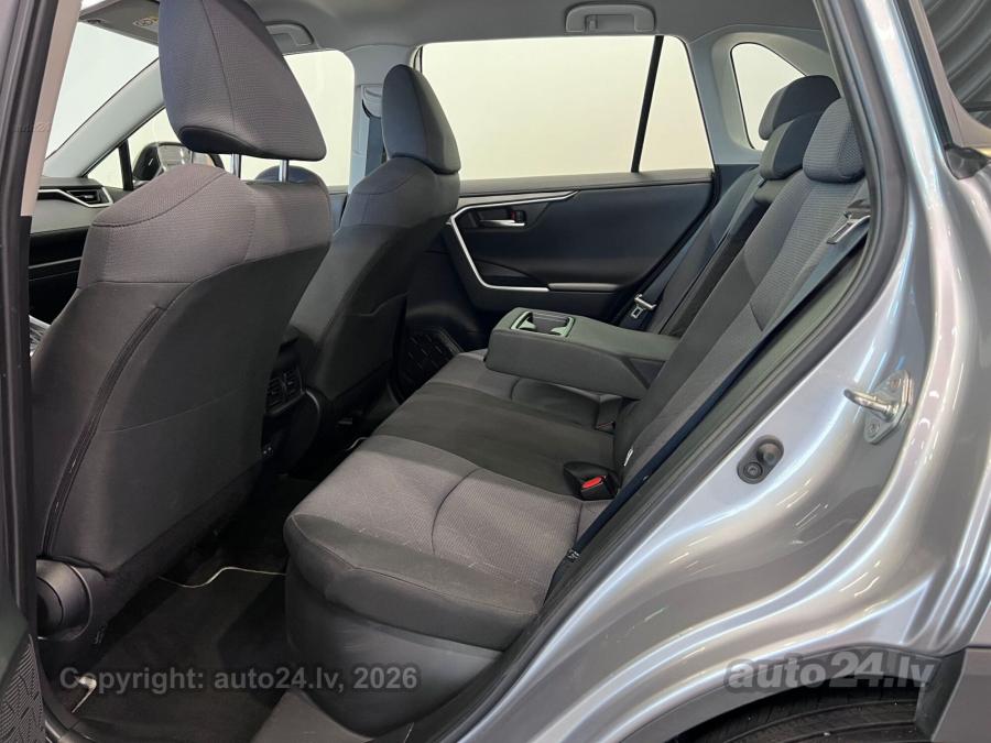 Grey Toyota RAV4 2024 in Tallinn, with an engine capacity of 2.50 L and mileage of 51 thousand km for 34990 €, photo 9 on AUTOMOTO.COM.LV