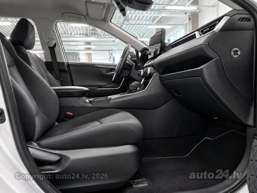Grey Toyota RAV4 2024 in Tallinn, with an engine capacity of 2.50 L and mileage of 51 thousand km for 34990 €, photo 10 on AUTOMOTO.COM.LV
