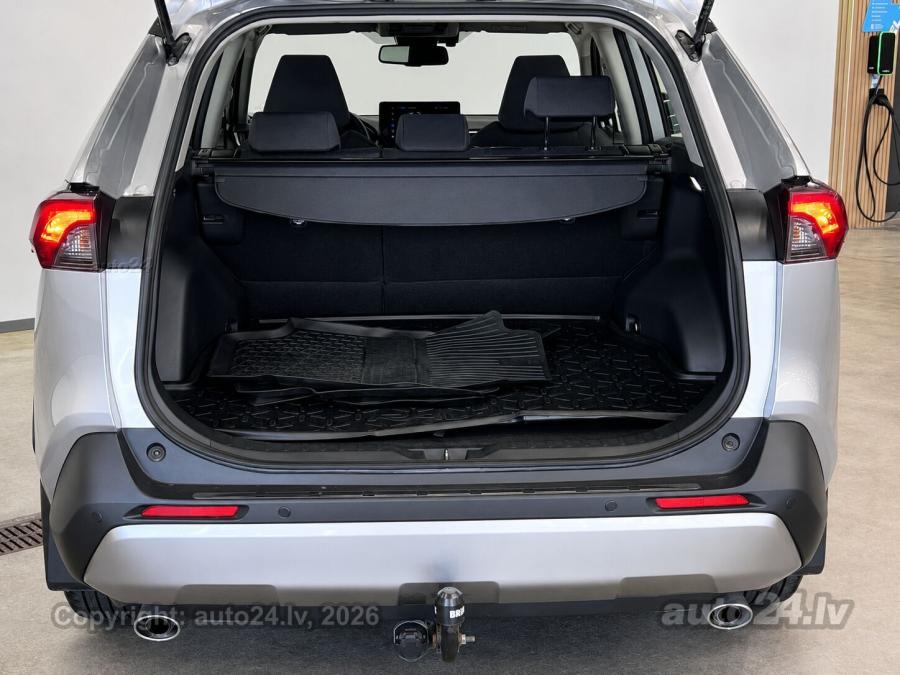 Grey Toyota RAV4 2024 in Tallinn, with an engine capacity of 2.50 L and mileage of 51 thousand km for 34990 €, photo 15 on AUTOMOTO.COM.LV