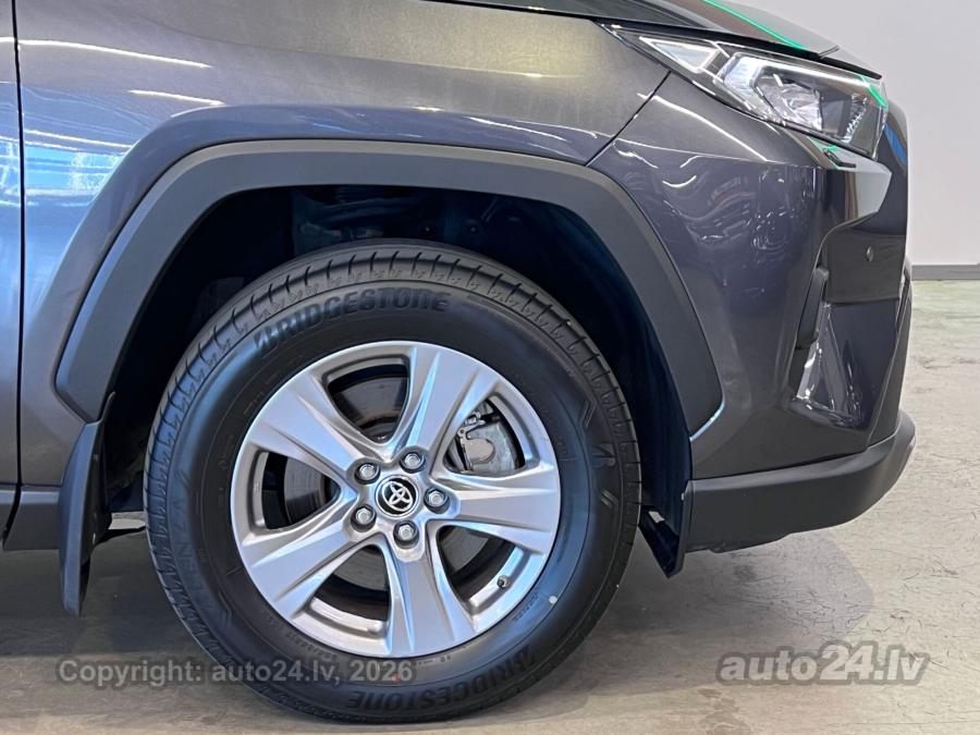 Pelēks Toyota RAV4 2024 Tallina, ar dzinēja tilpumu 2.50 L un nobraukumu 39 tūkst. km par 34990 €, foto 6 vietnē AUTOMOTO.COM.LV