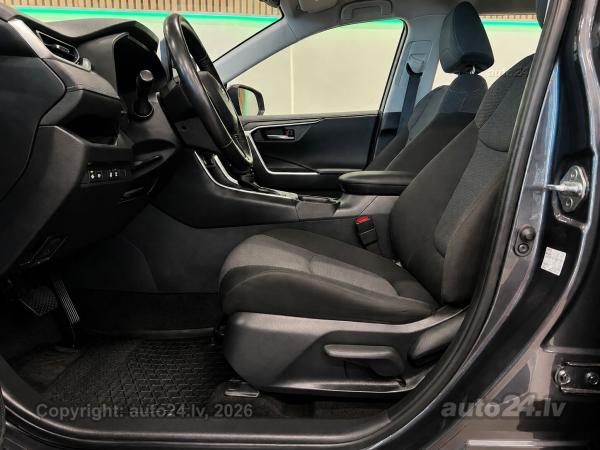 Pelēks Toyota RAV4 2024 Tallina, ar dzinēja tilpumu 2.50 L un nobraukumu 39 tūkst. km par 34990 €, foto 7 vietnē AUTOMOTO.COM.LV